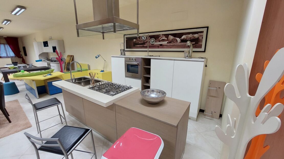 Grande cucina Modello Energy GeD con isola centrale | Interiors Gallery